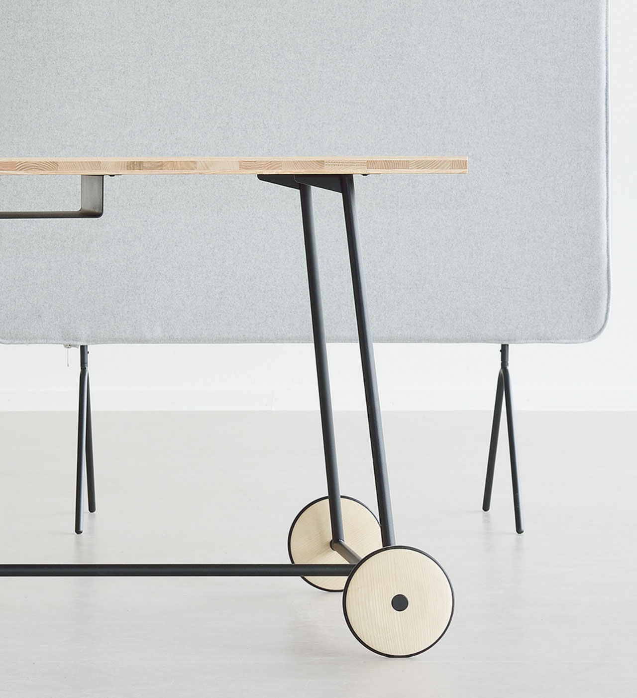 desk-and-devider